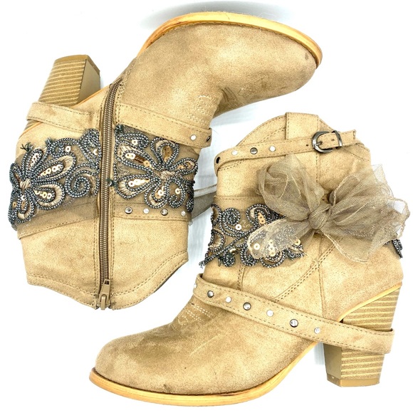 Pierre Dumas | Shoes | Pierre Dumas Glam Faux Suede Western Booties ...